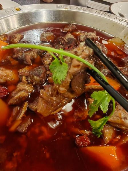 正宗红焖羊肉怎么做_红焖羊肉用什么部位最好-第3张图片-山城妙识