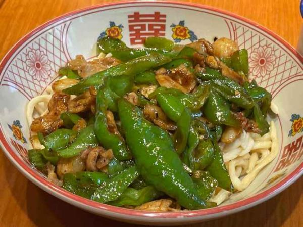 青椒肉丝炒面怎么做_家常青椒肉丝炒面做法-第1张图片-山城妙识