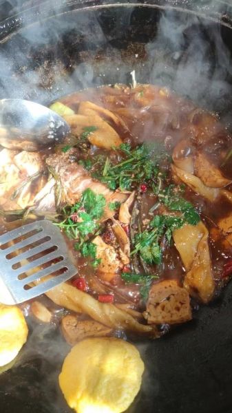 鱼锅饼子怎么做_鱼锅饼子家常做法-第1张图片-山城妙识