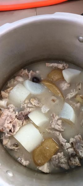 猪肺汤要放什么材料_猪肺汤怎么炖润肺止咳-第1张图片-山城妙识