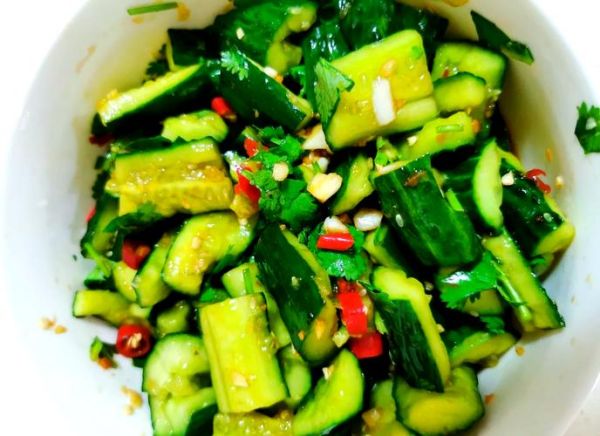 凉拌手拍青瓜怎么做_手拍青瓜要不要焯水-第2张图片-山城妙识