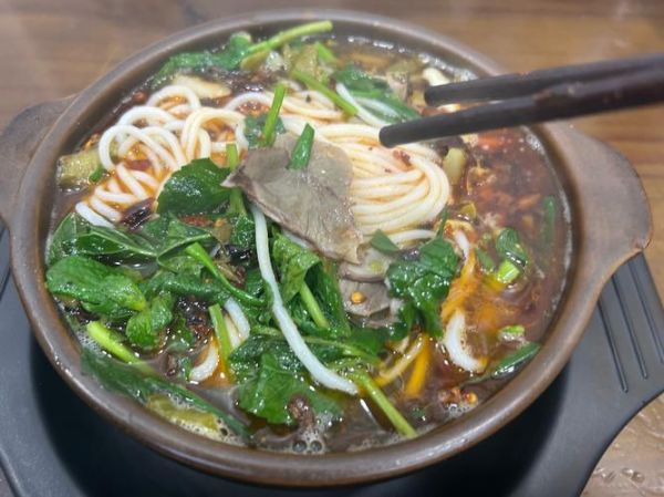 羊肉粉的功效有哪些_冬天吃羊肉粉会上火吗-第1张图片-山城妙识