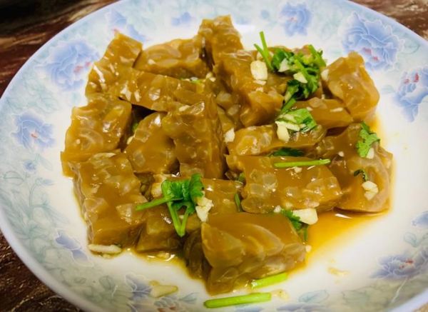 凉拌肉皮冻怎么做好吃_肉皮冻Q弹不腥的秘诀-第1张图片-山城妙识
