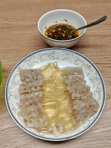 凉拌肉皮冻怎么做好吃_肉皮冻Q弹不腥的秘诀-第3张图片-山城妙识