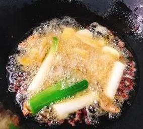 酸菜鱼底菜垫什么好_酸菜鱼配菜推荐-第2张图片-山城妙识