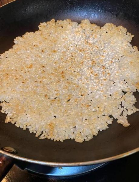 米饭怎么做锅巴又香又酥脆_电饭锅版锅巴技巧-第2张图片-山城妙识 米饭怎么做锅巴又香又酥脆_电饭锅版锅巴技巧-第2张图片-山城妙识