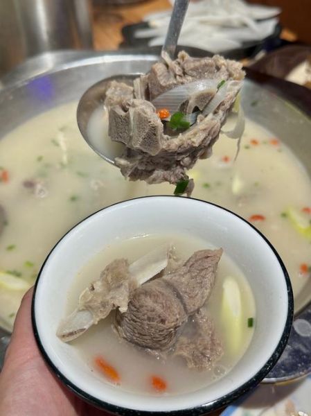 女人喝羊骨汤的功效_女人喝羊骨汤会发胖吗-第2张图片-山城妙识