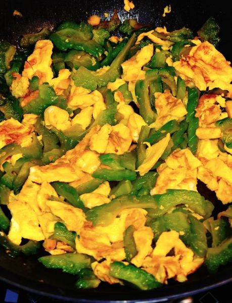 苦瓜炒什么好吃又营养_苦瓜炒蛋还是炒肉-第2张图片-山城妙识