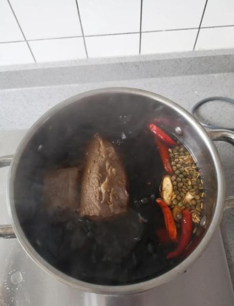 卤牛肉怎么做才入味_卤牛肉的详细步骤窍门-第3张图片-山城妙识