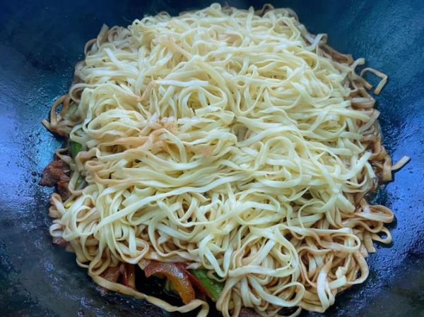 闷面条的家常做法_怎么做好吃又劲道-第2张图片-山城妙识 闷面条的家常做法_怎么做好吃又劲道-第2张图片-山城妙识