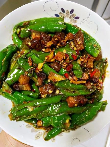 虎皮尖椒肉怎么不掉_尖椒炒肉不掉肉技巧-第1张图片-山城妙识 虎皮尖椒肉怎么不掉_尖椒炒肉不掉肉技巧-第1张图片-山城妙识