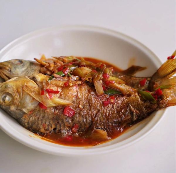 红烧鲫鱼怎么做不腥又入味_红烧鲫鱼的做法步骤窍门-第2张图片-山城妙识