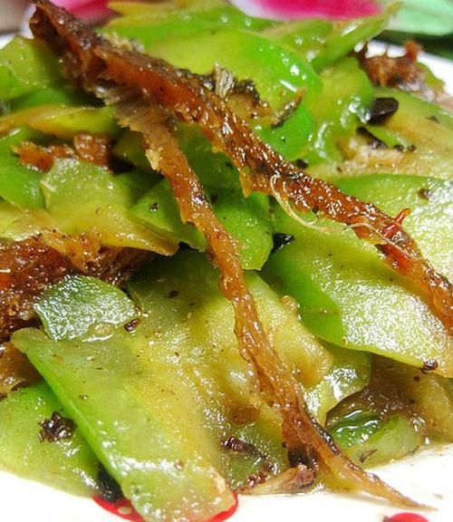 苦瓜豆豉鲮鱼怎么做_豆豉鲮鱼炒苦瓜要不要焯水-第2张图片-山城妙识 苦瓜豆豉鲮鱼怎么做_豆豉鲮鱼炒苦瓜要不要焯水-第2张图片-山城妙识