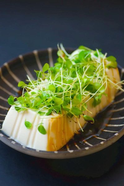 香椿芽拌豆腐怎么做_香椿拌豆腐怎么做好吃-第1张图片-山城妙识