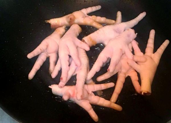 脱骨红烧鸡爪怎么做_鸡爪去骨技巧-第3张图片-山城妙识