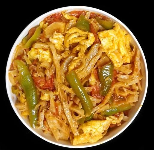 西红柿鸡蛋炒饼丝怎么做_家常做法步骤详解-第3张图片-山城妙识