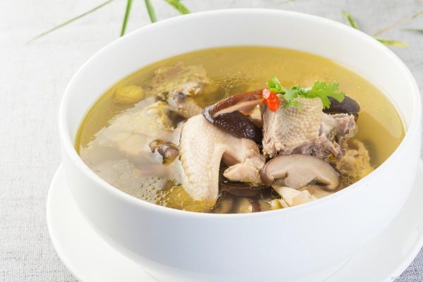 香菇炖鸡汤功效_孕妇能喝吗-第1张图片-山城妙识