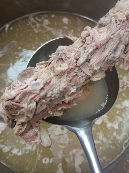 羊骨头汤的做法和配料补肾_羊骨头汤补肾效果好吗-第2张图片-山城妙识