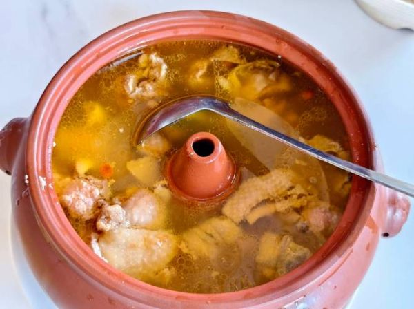 三七汽锅鸡图片_三七汽锅鸡怎么做-第1张图片-山城妙识 三七汽锅鸡图片_三七汽锅鸡怎么做-第1张图片-山城妙识