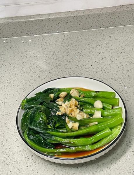 广式菜心怎么炒才脆嫩_广式菜心焯水几分钟-第1张图片-山城妙识