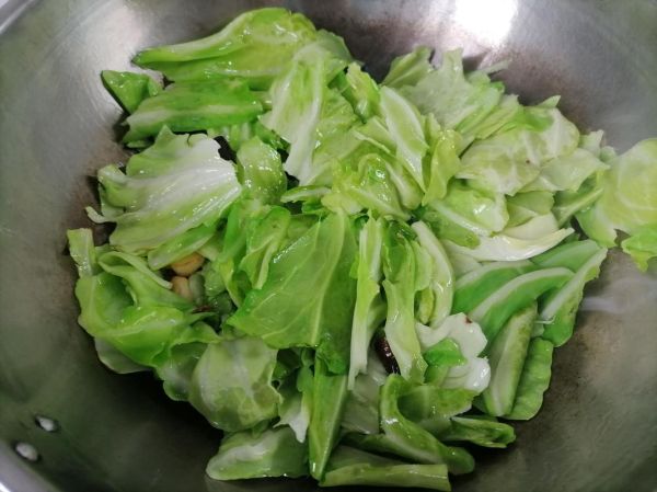 炒圆白菜用焯水吗_圆白菜要不要焯水再炒-第3张图片-山城妙识