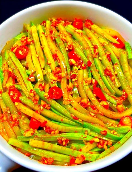 凉拌西葫芦怎么做好吃_饭店做法揭秘-第1张图片-山城妙识 凉拌西葫芦怎么做好吃_饭店做法揭秘-第1张图片-山城妙识