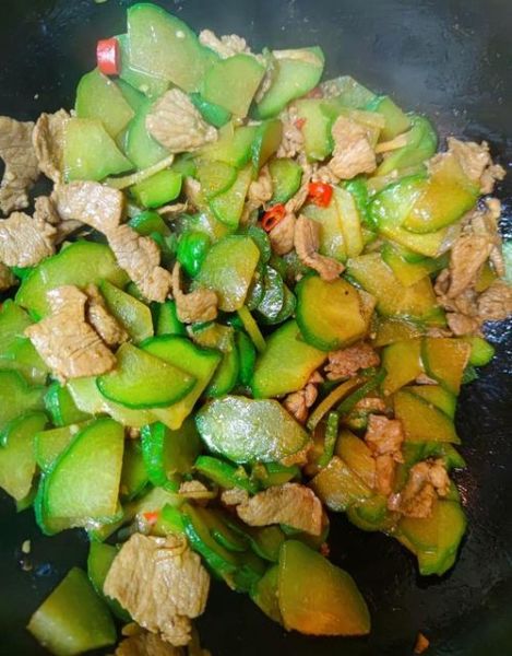 佛手瓜炒肉片怎么做_佛手瓜炒肉片用焯水吗-第1张图片-山城妙识