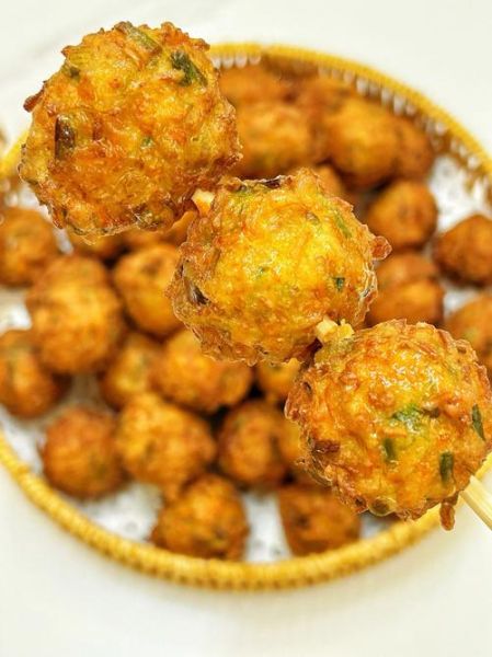 炸肉丸怎么做_炸肉丸外酥里嫩的秘诀-第1张图片-山城妙识