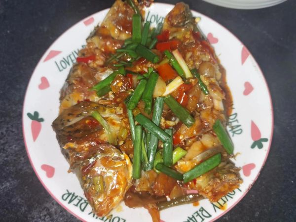 红烧鲫鱼怎么做_红烧鲫鱼的家常做法-第1张图片-山城妙识 红烧鲫鱼怎么做_红烧鲫鱼的家常做法-第1张图片-山城妙识