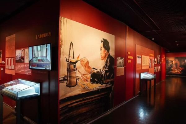 八角楼上毛主席在干什么_八角楼灯光象征什么-第1张图片-山城妙识