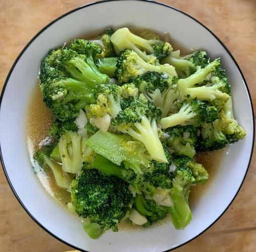 西兰花怎么炒才好吃_西兰花焯水几分钟-第1张图片-山城妙识