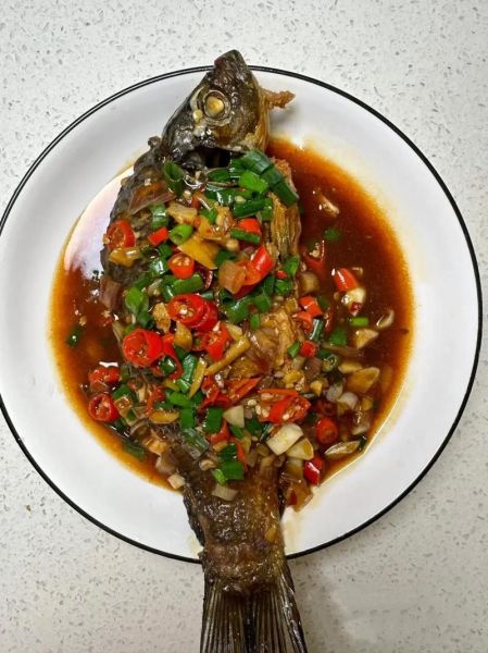 家常红烧鲫鱼怎么做_红烧鲫鱼不入味怎么办-第1张图片-山城妙识