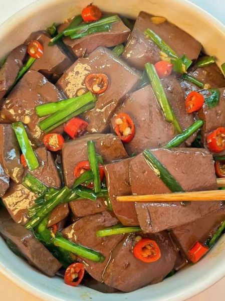 炒鸭血放什么配菜_鸭血炒什么好吃-第3张图片-山城妙识