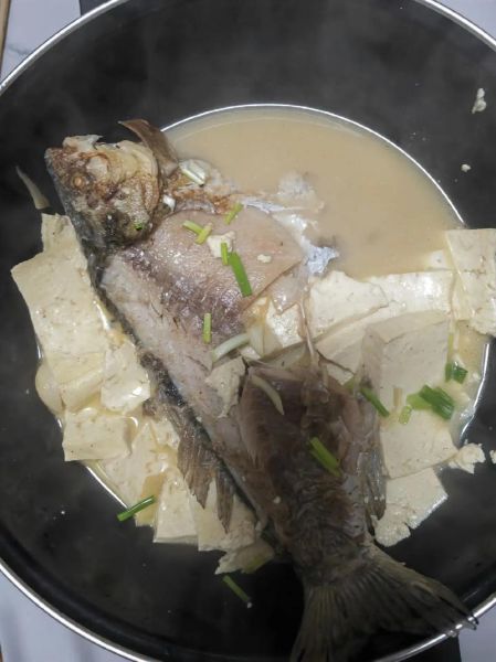 鲫鱼炖豆腐粉条怎么做_鲫鱼炖豆腐粉条的家常做法-第1张图片-山城妙识 鲫鱼炖豆腐粉条怎么做_鲫鱼炖豆腐粉条的家常做法-第1张图片-山城妙识