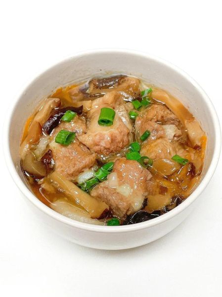 香菇炖排骨怎么做_香菇炖排骨需要焯水吗-第3张图片-山城妙识