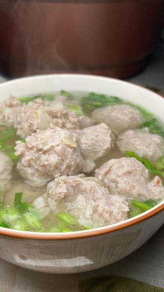 羊肉丸子怎么做_羊肉丸子怎么做好吃不膻-第1张图片-山城妙识 羊肉丸子怎么做_羊肉丸子怎么做好吃不膻-第1张图片-山城妙识