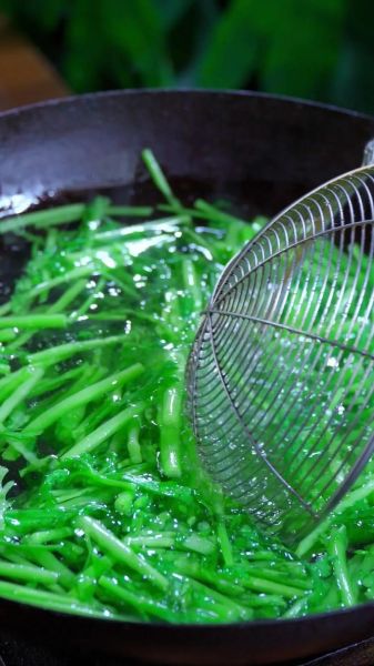 凉拌茼蒿菜怎么做_茼蒿凉拌要不要焯水-第2张图片-山城妙识 凉拌茼蒿菜怎么做_茼蒿凉拌要不要焯水-第2张图片-山城妙识