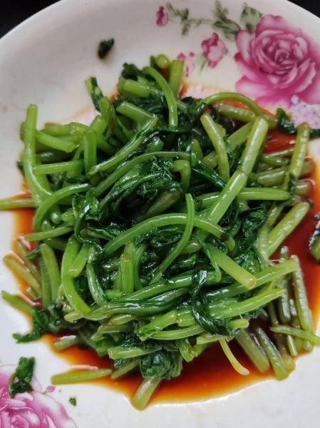 凉拌茼蒿菜怎么做_茼蒿凉拌要不要焯水-第3张图片-山城妙识 凉拌茼蒿菜怎么做_茼蒿凉拌要不要焯水-第3张图片-山城妙识