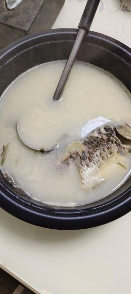 鲫鱼汤不适合哪些人喝_痛风患者能喝鲫鱼汤吗-第3张图片-山城妙识 鲫鱼汤不适合哪些人喝_痛风患者能喝鲫鱼汤吗-第3张图片-山城妙识