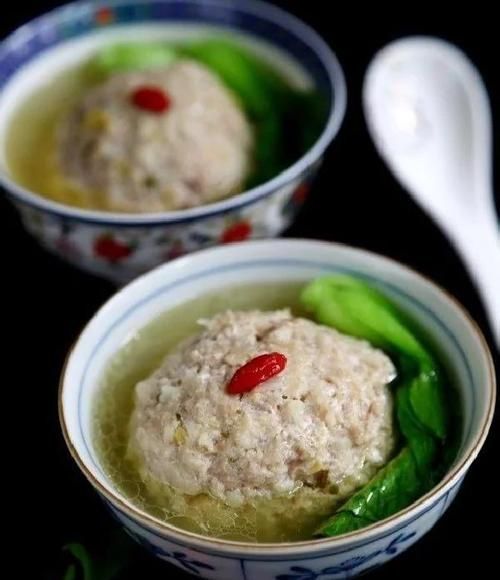 清炖狮子头怎么做_清炖狮子头用什么肉-第1张图片-山城妙识