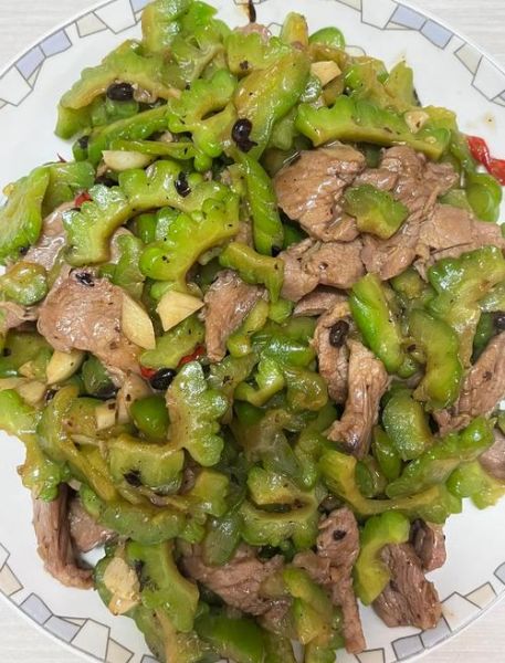 苦瓜炒肉怎么做_苦瓜炒肉正宗川菜做法-第2张图片-山城妙识