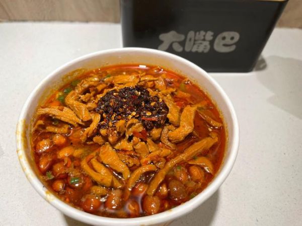 大嘴巴酸辣粉加盟费多少钱_2024最新费用明细-第3张图片-山城妙识 大嘴巴酸辣粉加盟费多少钱_2024最新费用明细-第3张图片-山城妙识