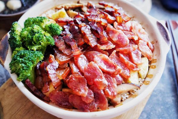 腊肉煲饭怎么做_腊肉煲饭用哪种米最好-第1张图片-山城妙识