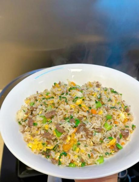 洋葱炒饭怎么炒好吃_洋葱炒饭的做法大全-第1张图片-山城妙识