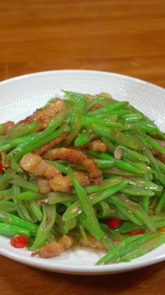四季豆炒肉怎么炒好吃_四季豆炒肉要不要焯水-第3张图片-山城妙识