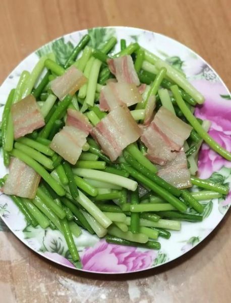 咸肉炒什么菜好吃窍门_咸肉炒菜的搭配技巧-第2张图片-山城妙识