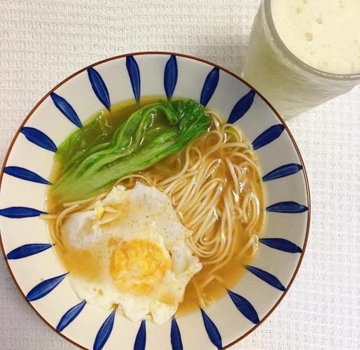 水煮荷包蛋面条怎么做_水煮荷包蛋面条热量高吗-第1张图片-山城妙识 水煮荷包蛋面条怎么做_水煮荷包蛋面条热量高吗-第1张图片-山城妙识