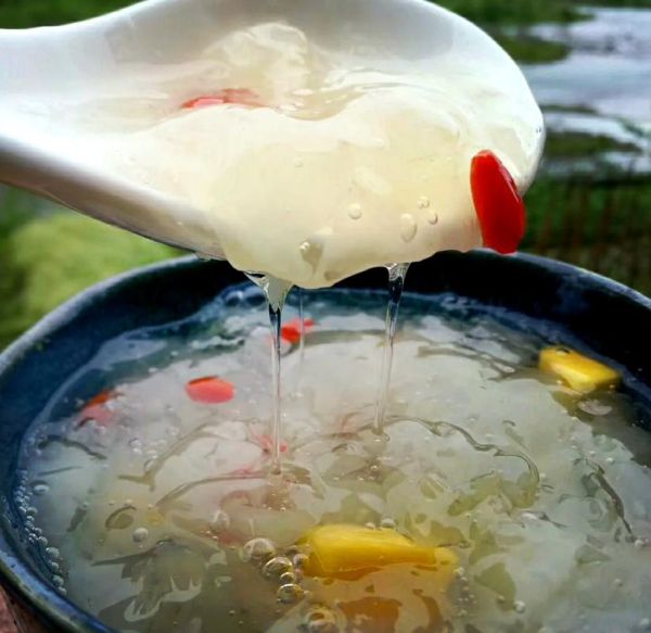 银耳汤怎么熬才出胶_银耳汤熬多久才粘稠-第1张图片-山城妙识