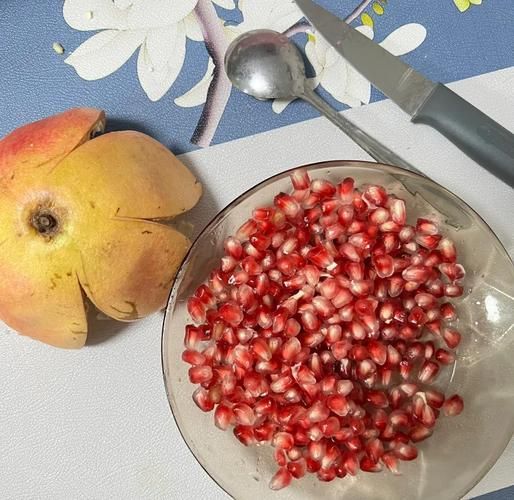 石榴干了怎么剥皮_石榴干了还能吃吗-第1张图片-山城妙识 石榴干了怎么剥皮_石榴干了还能吃吗-第1张图片-山城妙识