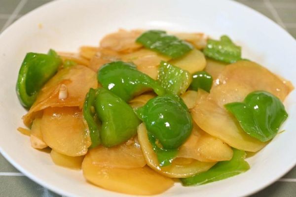 土豆炒青椒怎么做_土豆炒青椒用焯水吗-第3张图片-山城妙识